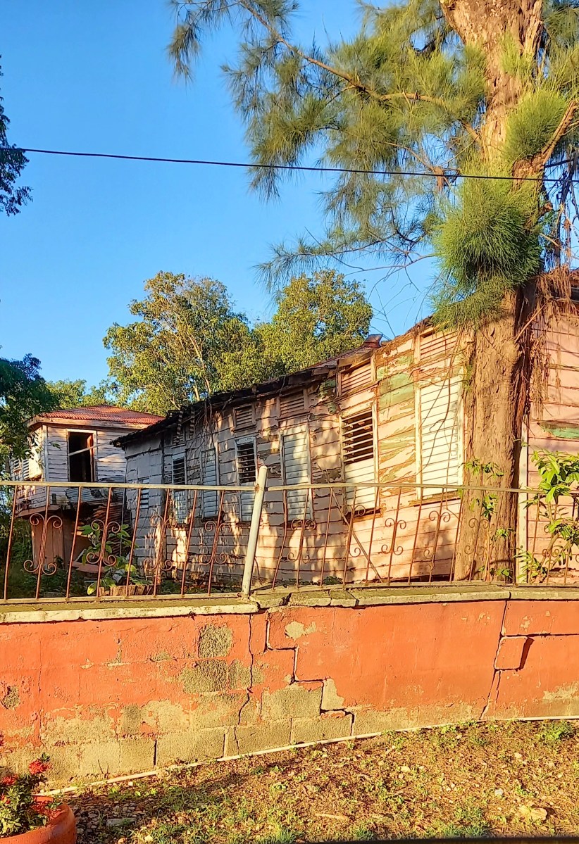 Walls! Broken Walls! Fallen Walls! What do you do, what does it mean ...